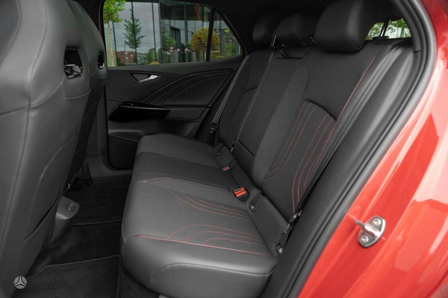 Red Volkswagen ID.3 2025 in Vilnius, with an engine capacity of 0.00 L and mileage of 19 thousand km for 36500 €, photo 12 on AUTOMOTO.COM.LV