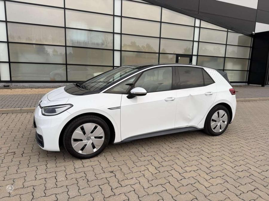 White Volkswagen ID.3 2020 in Kupiskis, with an engine capacity of 0.00 L and mileage of 48 thousand km for 14200 €, photo 6 on AUTOMOTO.COM.LV
