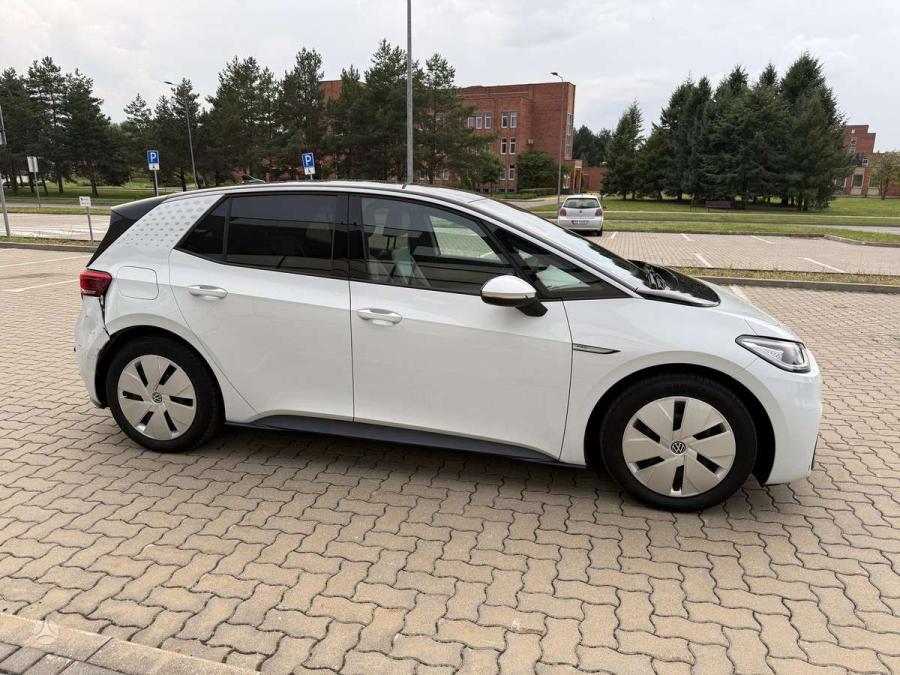 White Volkswagen ID.3 2020 in Kupiskis, with an engine capacity of 0.00 L and mileage of 48 thousand km for 14200 €, photo 11 on AUTOMOTO.COM.LV