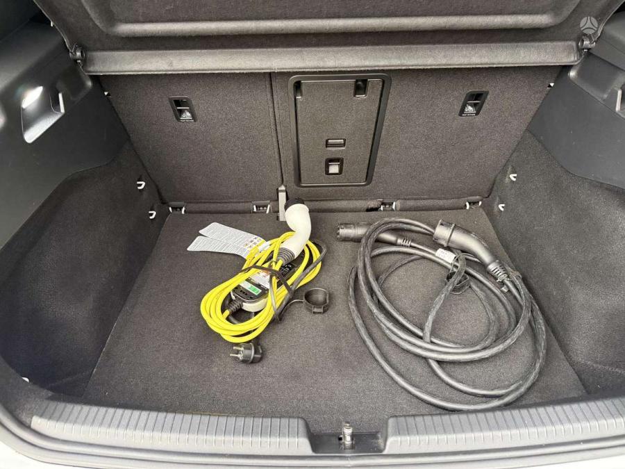 White Volkswagen ID.3 2020 in Kupiskis, with an engine capacity of 0.00 L and mileage of 48 thousand km for 14200 €, photo 26 on AUTOMOTO.COM.LV