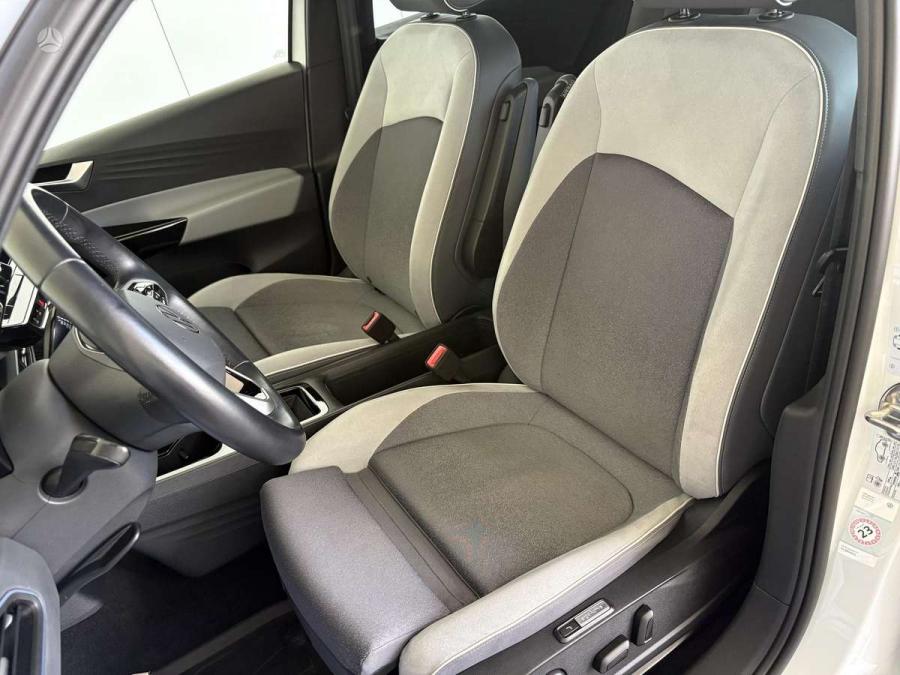 White Volkswagen ID.3 2022 in Vilnius, with an engine capacity of 0.00 L and mileage of 99 thousand km for 20900 €, photo 19 on AUTOMOTO.COM.LV