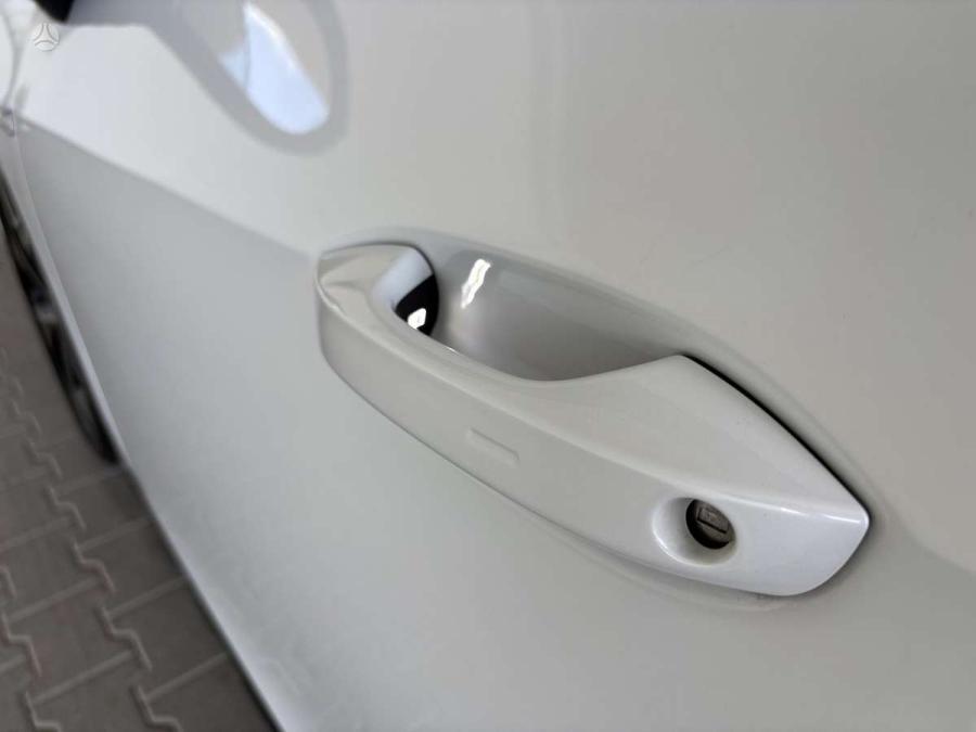 White Volkswagen ID.3 2022 in Vilnius, with an engine capacity of 0.00 L and mileage of 99 thousand km for 20900 €, photo 23 on AUTOMOTO.COM.LV