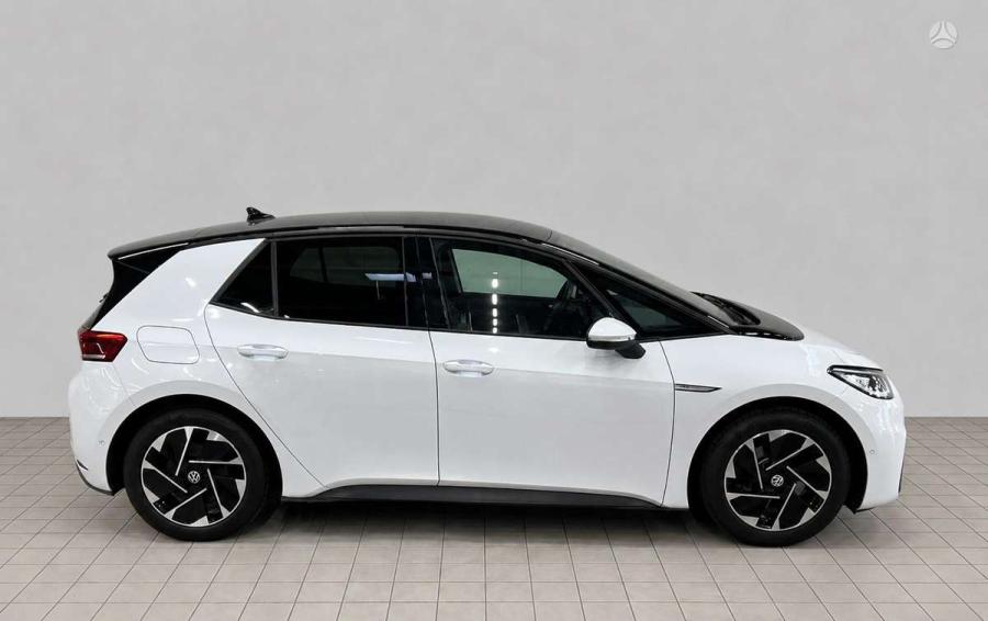 White Volkswagen ID.3 2022 in Kaunas, with an engine capacity of 0.00 L and mileage of 68 thousand km for 21900 €, photo 4 on AUTOMOTO.COM.LV