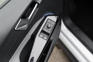 Balts Volkswagen ID.3 2022 Rīga, ar dzinēja tilpumu 0.00 L un nobraukumu 82 tūkst. km par 24650 €, foto 10 vietnē AUTOMOTO.COM.LV