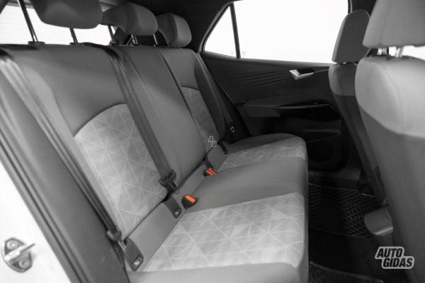 White Volkswagen ID.3 2023 in Vilnius, with an engine capacity of 0.00 L and mileage of 55 thousand km for 24900 €, photo 8 on AUTOMOTO.COM.LV