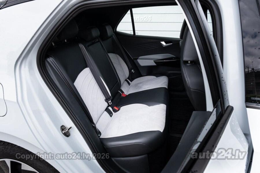 White Volkswagen ID.3 2023 in Riga, with an engine capacity of 1.00 L and mileage of 18 thousand km for 29616 €, photo 8 on AUTOMOTO.COM.LV