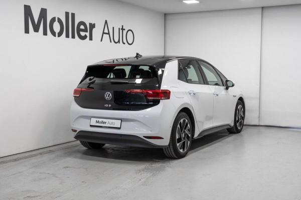 White Volkswagen ID.3 2023 in Vilnius, with an engine capacity of 0.00 L and mileage of 55 thousand km for 23900 €, photo 3 on AUTOMOTO.COM.LV