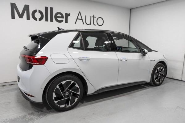 White Volkswagen ID.3 2023 in Vilnius, with an engine capacity of 0.00 L and mileage of 55 thousand km for 23900 €, photo 4 on AUTOMOTO.COM.LV