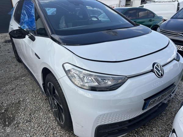 White Volkswagen ID.3 2023 in Kaunas, with an engine capacity of 0.00 L and mileage of 48 thousand km for 9900 €, photo 1 on AUTOMOTO.COM.LV