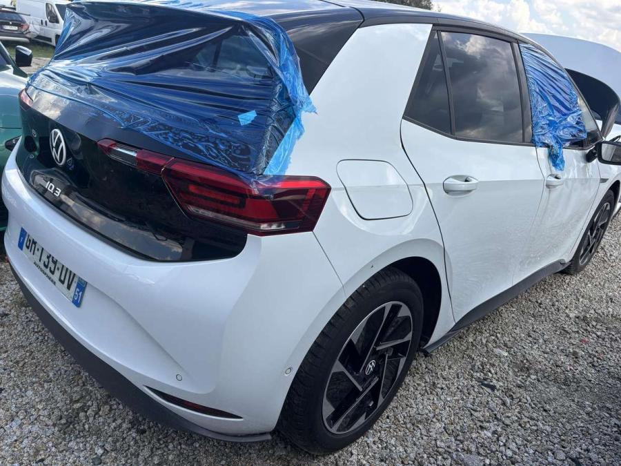 White Volkswagen ID.3 2023 in Kaunas, with an engine capacity of 0.00 L and mileage of 48 thousand km for 9900 €, photo 7 on AUTOMOTO.COM.LV