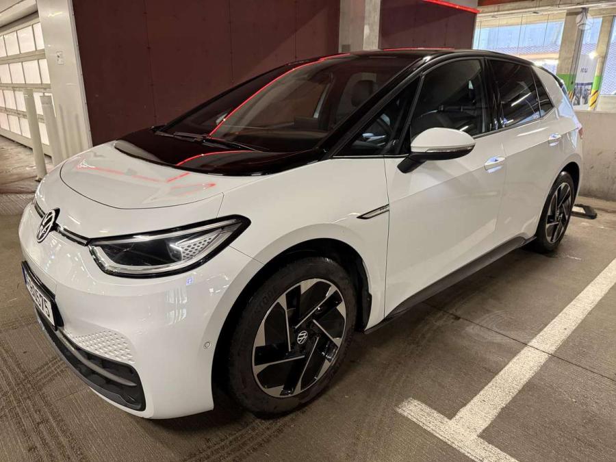 White Volkswagen ID.3 2023 in Vilnius, with an engine capacity of 0.00 L and mileage of 30 thousand km for 22900 €, photo 1 on AUTOMOTO.COM.LV