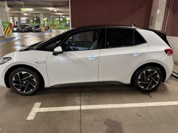 Balts Volkswagen ID.3 2023 Viļņa, ar dzinēja tilpumu 0.00 L un nobraukumu 30 tūkst. km par 22900 €, foto 2 vietnē AUTOMOTO.COM.LV