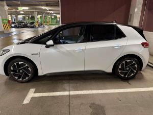 White Volkswagen ID.3 2023 in Vilnius, with an engine capacity of 0.00 L and mileage of 30 thousand km for 22900 €, photo 3 on AUTOMOTO.COM.LV