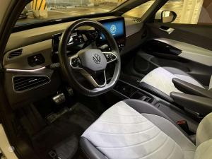 White Volkswagen ID.3 2023 in Vilnius, with an engine capacity of 0.00 L and mileage of 30 thousand km for 22900 €, photo 11 on AUTOMOTO.COM.LV