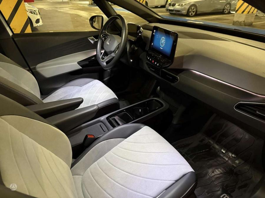 White Volkswagen ID.3 2023 in Vilnius, with an engine capacity of 0.00 L and mileage of 30 thousand km for 22900 €, photo 16 on AUTOMOTO.COM.LV