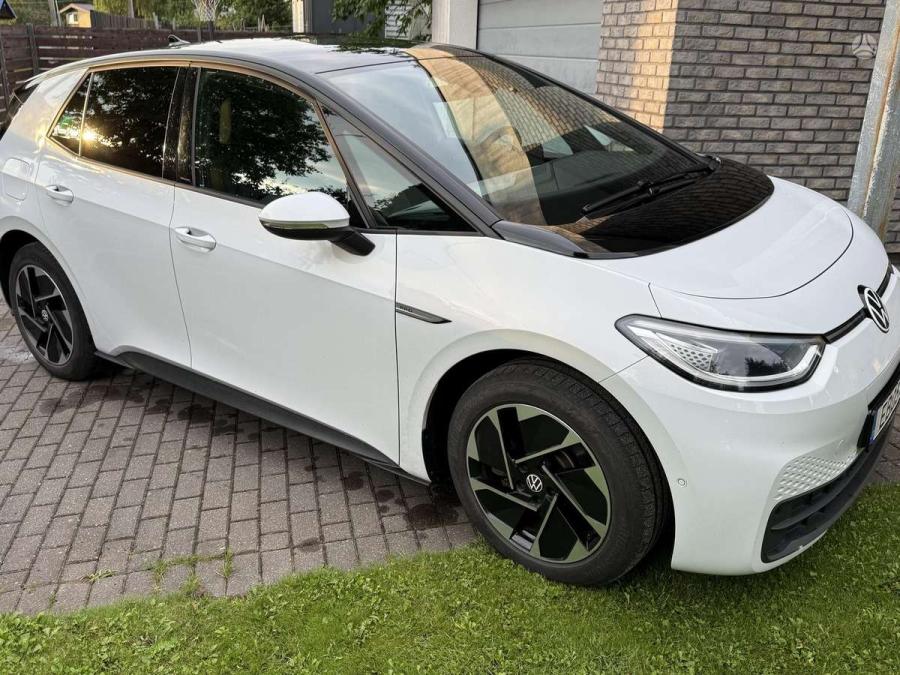 White Volkswagen ID.3 2023 in Vilnius, with an engine capacity of 0.00 L and mileage of 30 thousand km for 22900 €, photo 22 on AUTOMOTO.COM.LV