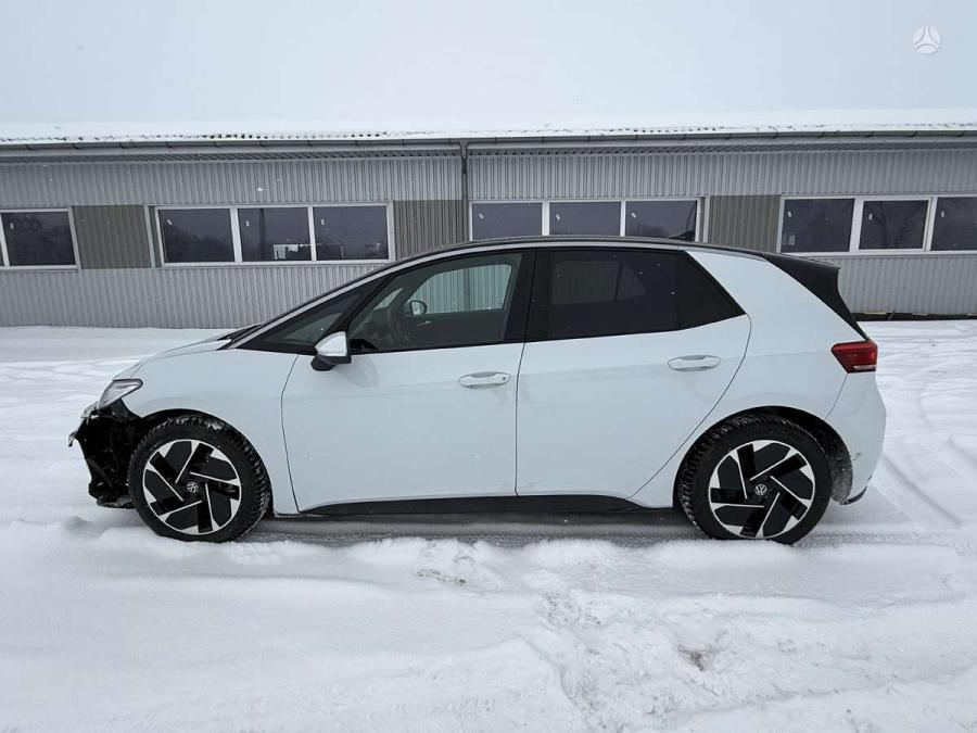 Balts Volkswagen ID.3 2024 Kauņa, ar dzinēja tilpumu 0.00 L un nobraukumu 13 tūkst. km par 15300 €, foto 1 vietnē AUTOMOTO.COM.LV