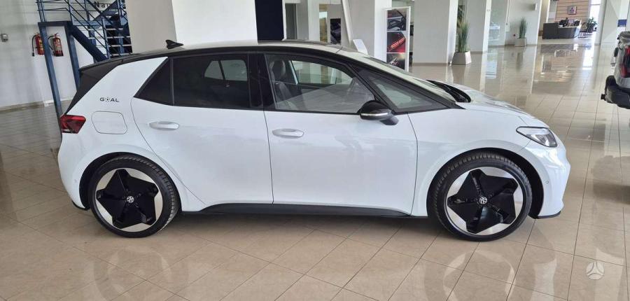 White Volkswagen ID.3 2025 in Siauliai, with an engine capacity of 0.00 L and mileage of 41 thousand km for 31900 €, photo 9 on AUTOMOTO.COM.LV