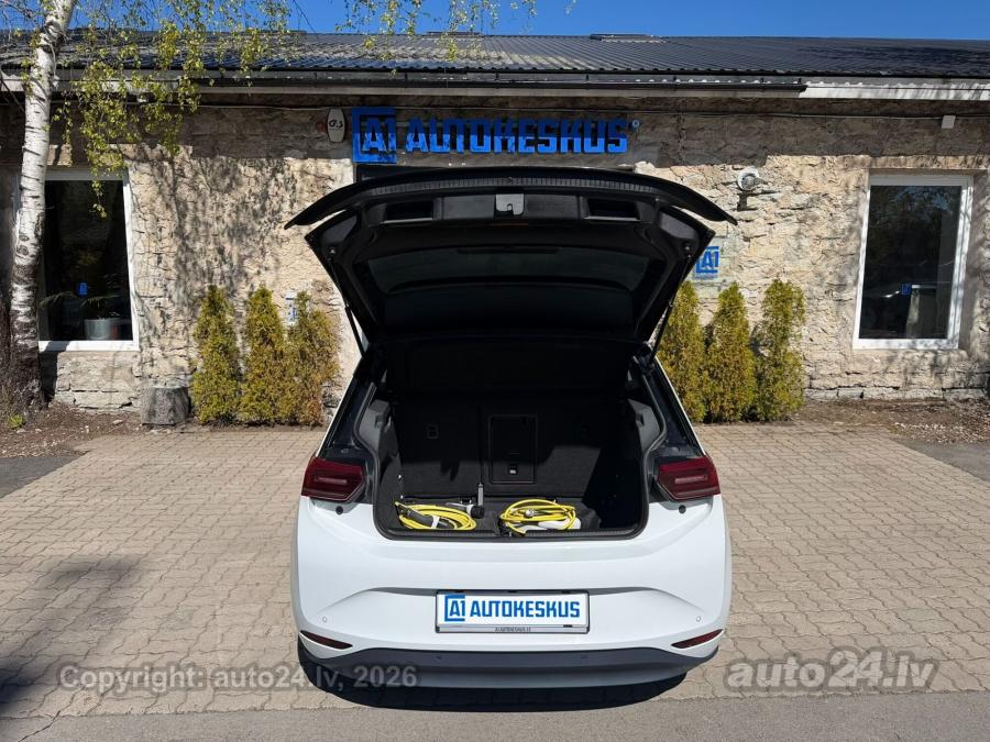 Balts Volkswagen ID.3 2020 Tallina, ar dzinēja tilpumu 0.00 L un nobraukumu 64 tūkst. km par 19990 €, foto 11 vietnē AUTOMOTO.COM.LV