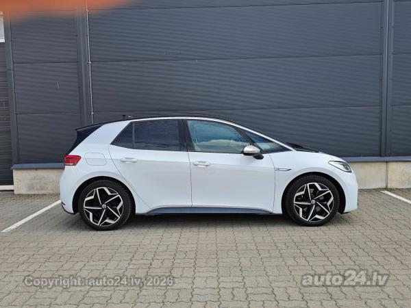 White Volkswagen ID.3 2020 in Tallinn, with an engine capacity of 0.00 L and mileage of 158 thousand km for 16900 €, photo 2 on AUTOMOTO.COM.LV