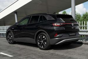 Black Volkswagen ID.4 2021 in Vilnius, with an engine capacity of 0.00 L and mileage of 124 thousand km for 20950 €, photo 4 on AUTOMOTO.COM.LV