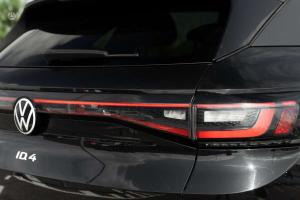 Black Volkswagen ID.4 2021 in Vilnius, with an engine capacity of 0.00 L and mileage of 124 thousand km for 20950 €, photo 6 on AUTOMOTO.COM.LV