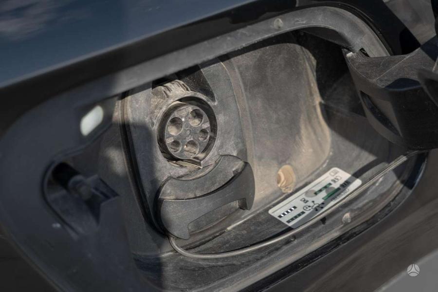 Black Volkswagen ID.4 2021 in Vilnius, with an engine capacity of 0.00 L and mileage of 124 thousand km for 20950 €, photo 13 on AUTOMOTO.COM.LV