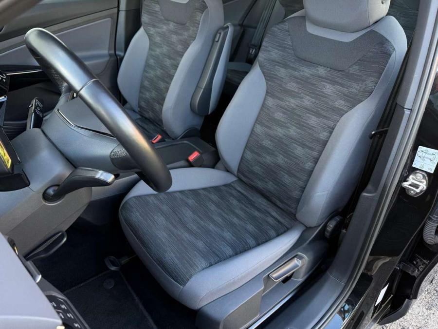 Black Volkswagen ID.4 2022 in Vilnius, with an engine capacity of 0.00 L and mileage of 65 thousand km for 26450 €, photo 12 on AUTOMOTO.COM.LV