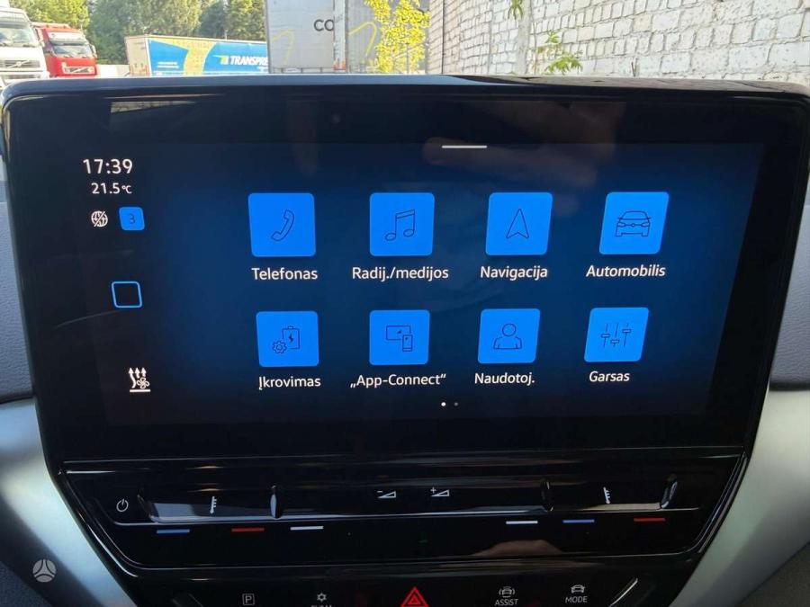 Black Volkswagen ID.4 2022 in Vilnius, with an engine capacity of 0.00 L and mileage of 65 thousand km for 26450 €, photo 19 on AUTOMOTO.COM.LV