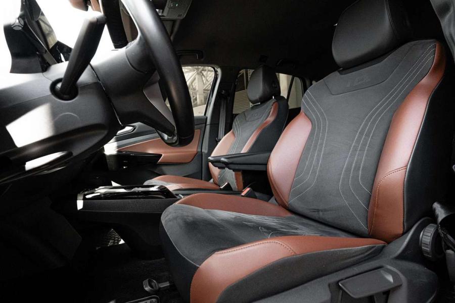 Black Volkswagen ID.4 2022 in Vilnius, with an engine capacity of 0.00 L and mileage of 134 thousand km for 25900 €, photo 12 on AUTOMOTO.COM.LV