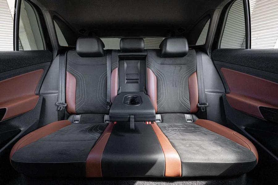 Black Volkswagen ID.4 2022 in Vilnius, with an engine capacity of 0.00 L and mileage of 134 thousand km for 25900 €, photo 24 on AUTOMOTO.COM.LV