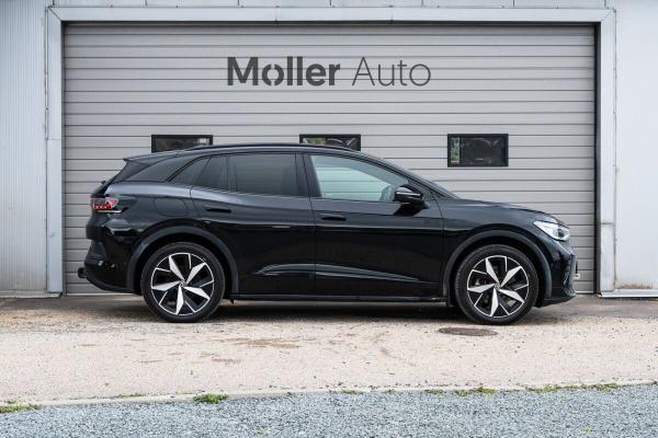 Black Volkswagen ID.4 2023 in Jelgava, with an engine capacity of 0.00 L and mileage of 91 thousand km for 33950 €, photo 5 on AUTOMOTO.COM.LV