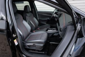 Black Volkswagen ID.4 2023 in Jelgava, with an engine capacity of 0.00 L and mileage of 91 thousand km for 33950 €, photo 7 on AUTOMOTO.COM.LV