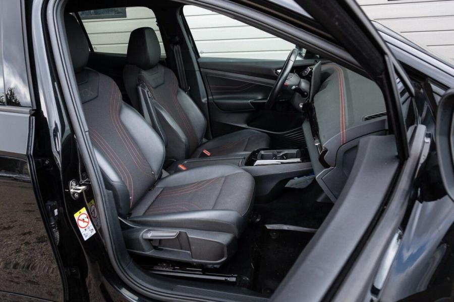 Black Volkswagen ID.4 2023 in Jelgava, with an engine capacity of 0.00 L and mileage of 91 thousand km for 33950 €, photo 7 on AUTOMOTO.COM.LV