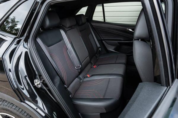 Black Volkswagen ID.4 2023 in Jelgava, with an engine capacity of 0.00 L and mileage of 91 thousand km for 33950 €, photo 7 on AUTOMOTO.COM.LV