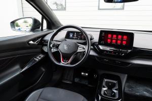 Black Volkswagen ID.4 2023 in Jelgava, with an engine capacity of 0.00 L and mileage of 91 thousand km for 33950 €, photo 11 on AUTOMOTO.COM.LV