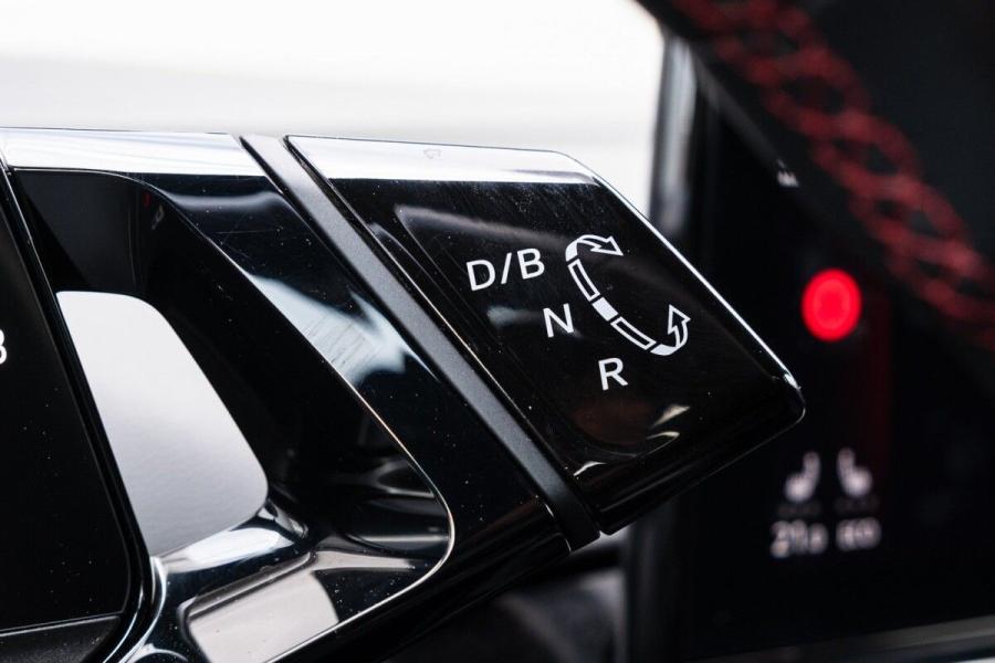 Black Volkswagen ID.4 2023 in Jelgava, with an engine capacity of 0.00 L and mileage of 91 thousand km for 33950 €, photo 12 on AUTOMOTO.COM.LV