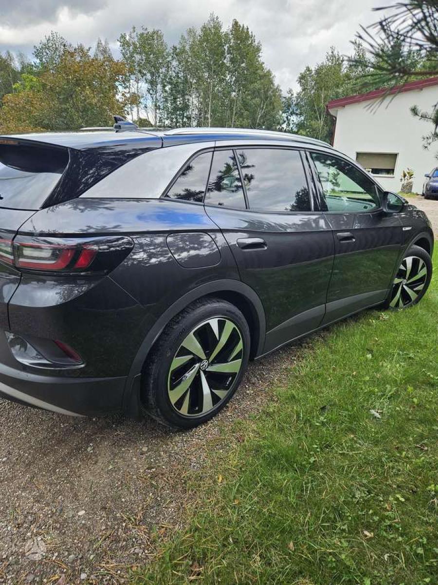 Black Volkswagen ID.4 2021 in Vilnius, with an engine capacity of 0.00 L and mileage of 136 thousand km for 23800 €, photo 5 on AUTOMOTO.COM.LV