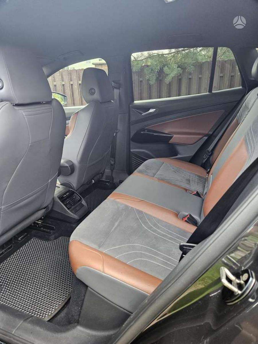 Black Volkswagen ID.4 2021 in Vilnius, with an engine capacity of 0.00 L and mileage of 136 thousand km for 23800 €, photo 8 on AUTOMOTO.COM.LV