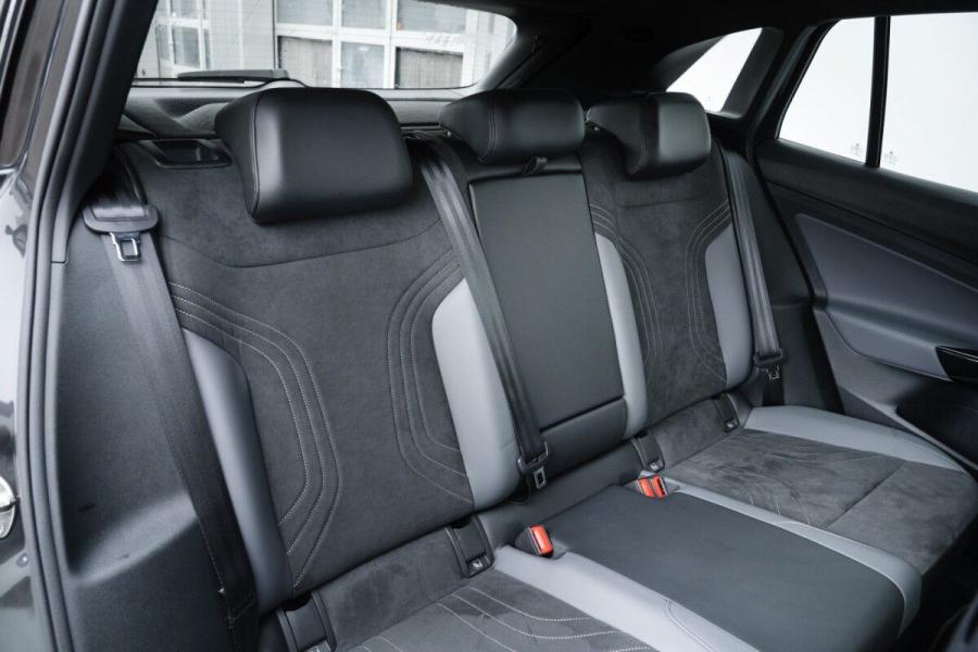 Melns Volkswagen ID.4 2022 Rīga, ar dzinēja tilpumu 0.10 L un nobraukumu 63 tūkst. km par 32800 €, foto 12 vietnē AUTOMOTO.COM.LV