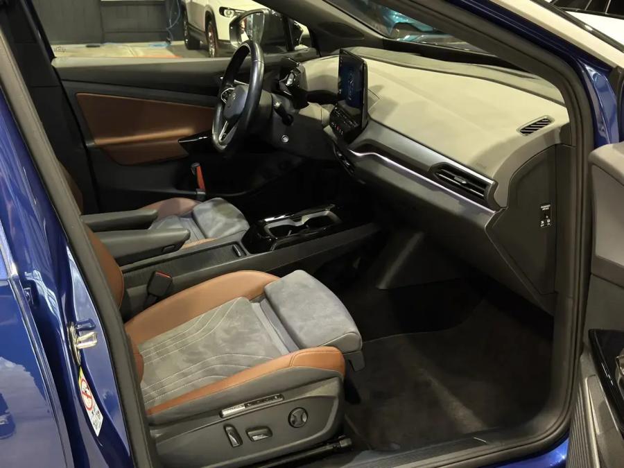 Blue Volkswagen ID.4 2021 in Marupe, with an engine capacity of 0.00 L and mileage of 107 thousand km for 27990 €, photo 7 on AUTOMOTO.COM.LV