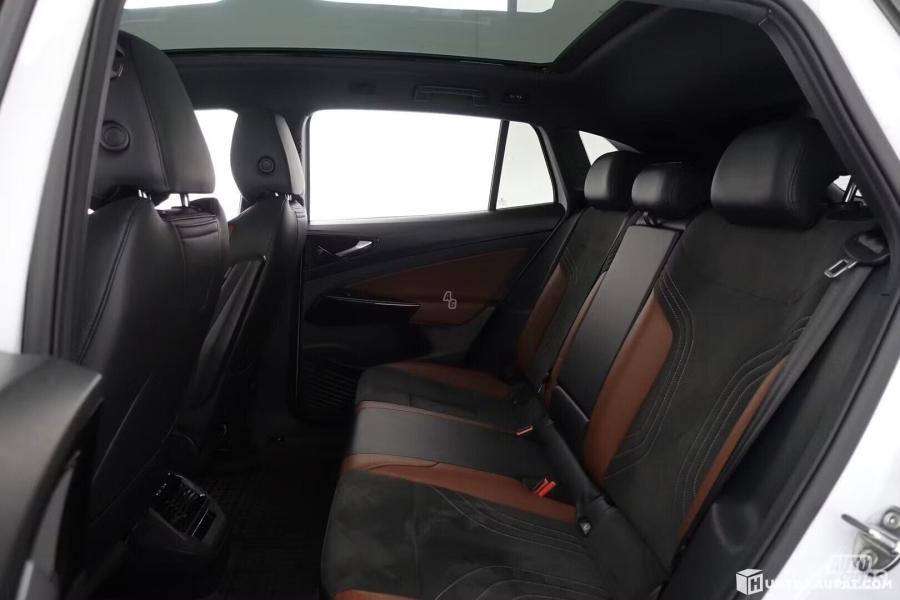 Volkswagen ID.4 2021 in Jonava, with an engine capacity of 0.00 L and mileage of 188 thousand km for 15999 €, photo 14 on AUTOMOTO.COM.LV