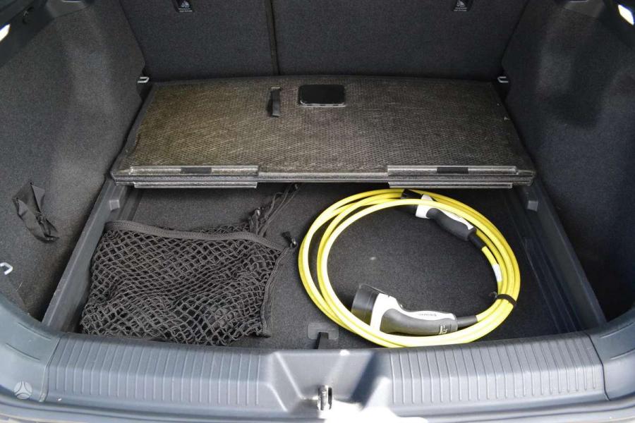 Grey Volkswagen ID.4 2022 in Vilnius, with an engine capacity of 0.00 L and mileage of 107 thousand km for 19000 €, photo 16 on AUTOMOTO.COM.LV