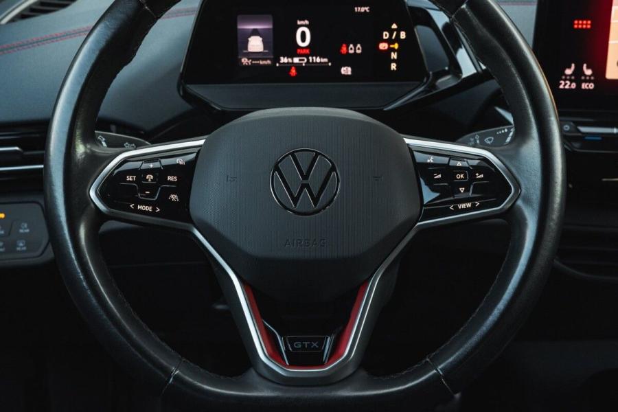 Pelēks Volkswagen ID.4 2022 Ventspils, ar dzinēja tilpumu 0.00 L un nobraukumu 87 tūkst. km par 34900 €, foto 24 vietnē AUTOMOTO.COM.LV