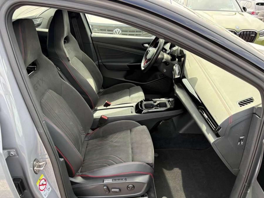 Pelēks Volkswagen ID.4 2023 Viļņa, ar dzinēja tilpumu 0.00 L un nobraukumu 168 tūkst. km par 26200 €, foto 18 vietnē AUTOMOTO.COM.LV