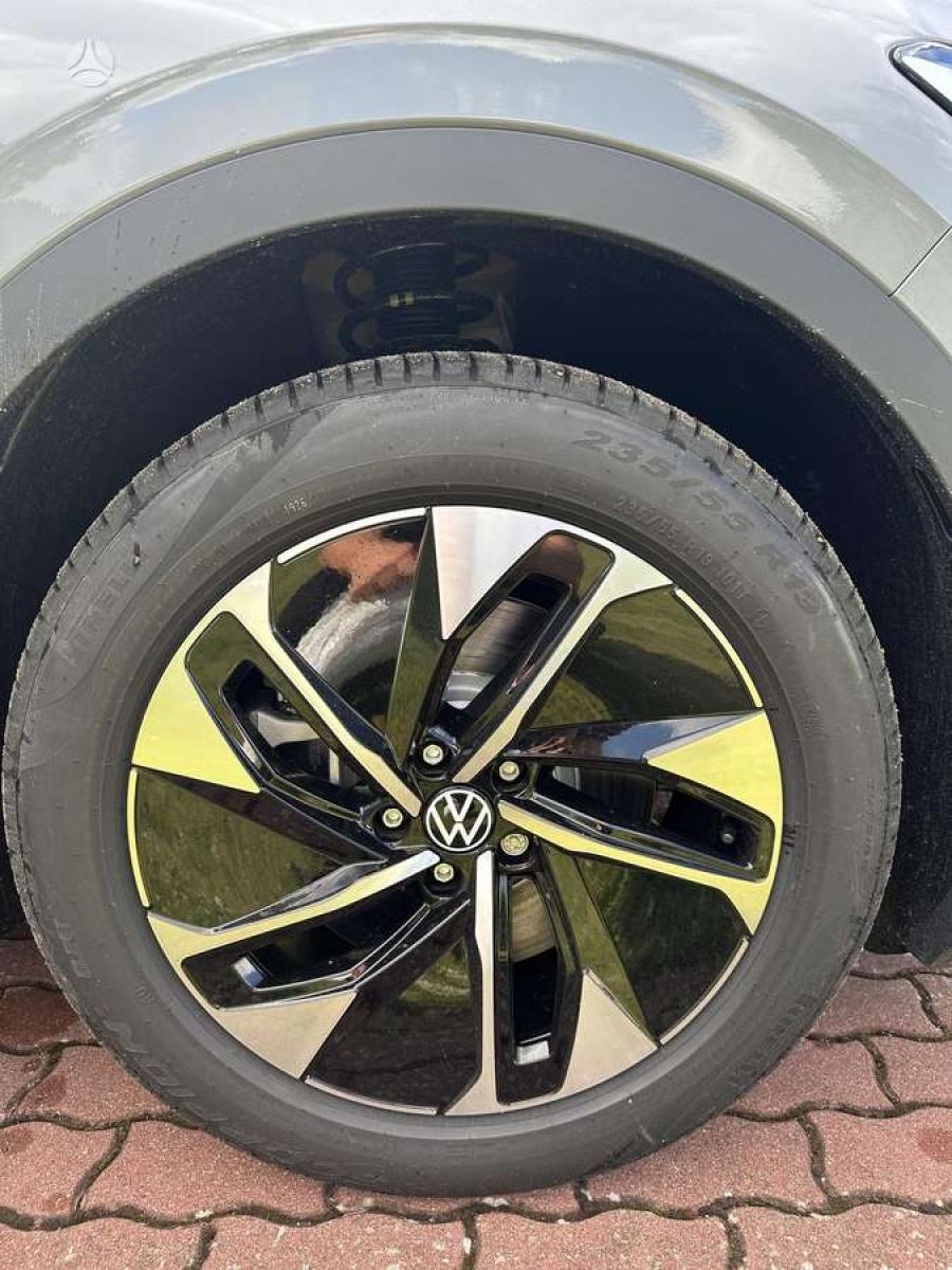 Grey Volkswagen ID.4 2026 in Panevezys, with an engine capacity of 0.00 L and mileage of 0 thousand km for 45990 €, photo 5 on AUTOMOTO.COM.LV