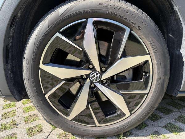 Pelēks Volkswagen ID.4 2023 Viļņa, ar dzinēja tilpumu 0.00 L un nobraukumu 22 tūkst. km par 26800 €, foto 5 vietnē AUTOMOTO.COM.LV
