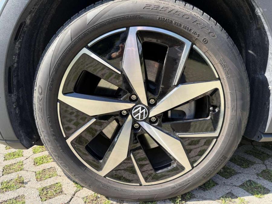 Grey Volkswagen ID.4 2023 in Vilnius, with an engine capacity of 0.00 L and mileage of 22 thousand km for 26800 €, photo 6 on AUTOMOTO.COM.LV