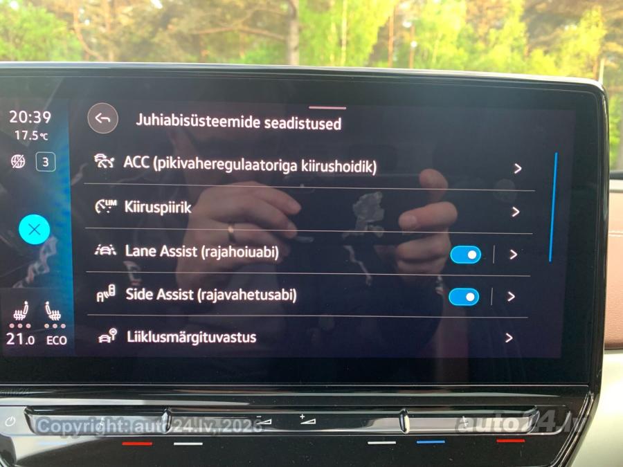 Pelēks Volkswagen ID.4 2021 Tallina, ar dzinēja tilpumu 0.00 L un nobraukumu 128 tūkst. km par 26900 €, foto 24 vietnē AUTOMOTO.COM.LV