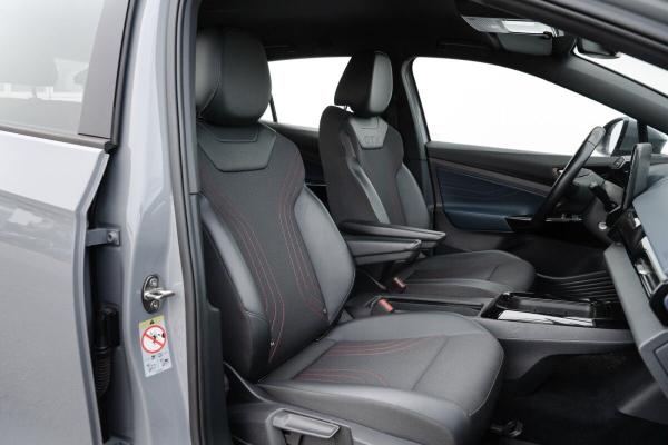 Pelēks Volkswagen ID.4 2022 Rīga, ar dzinēja tilpumu 0.00 L un nobraukumu 89 tūkst. km par 33650 €, foto 6 vietnē AUTOMOTO.COM.LV